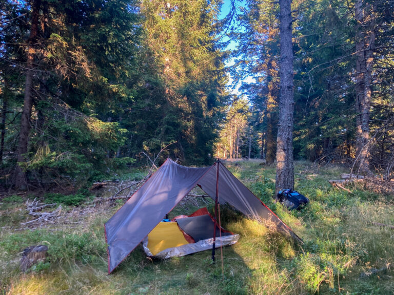 Bivouac en tarp : tout ce qu’il faut savoir ! – L'Instant Vagabond
